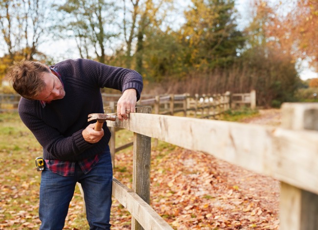 Setting Fence Posts - Dos and Don'ts - Bob Vila