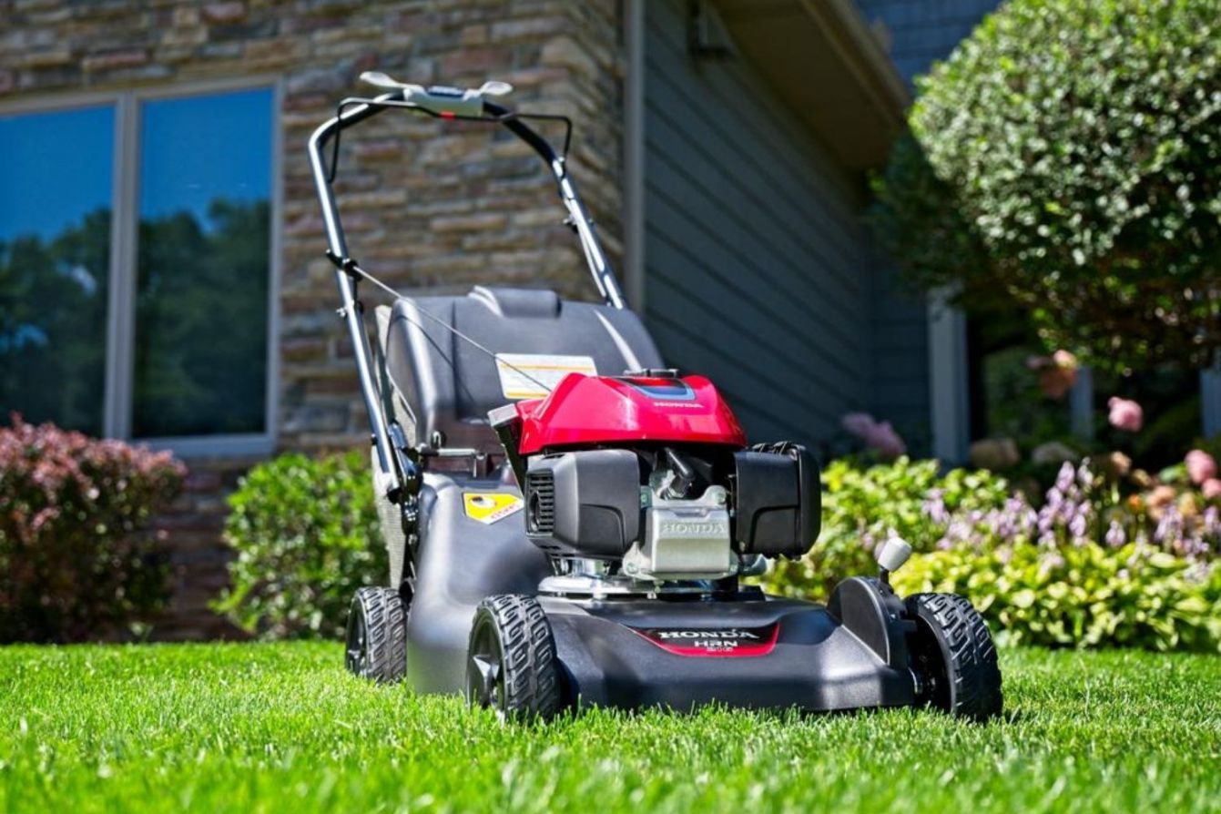 The Best Gas Lawn Mower Options - Picks by Bob Vila