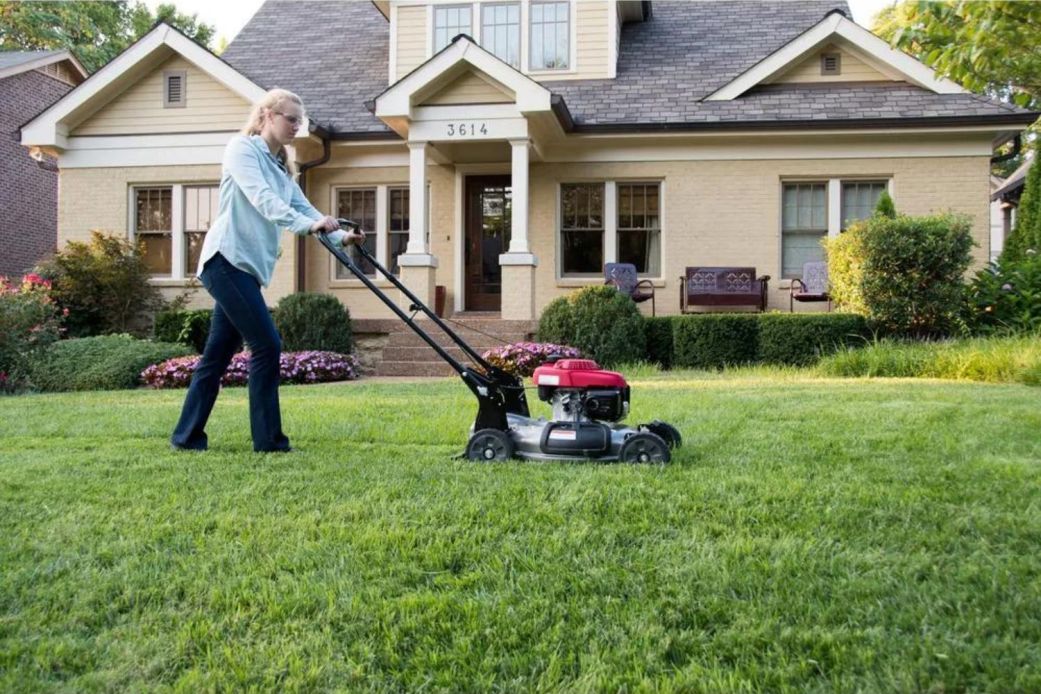 The Best Gas Lawn Mower Options - Picks by Bob Vila