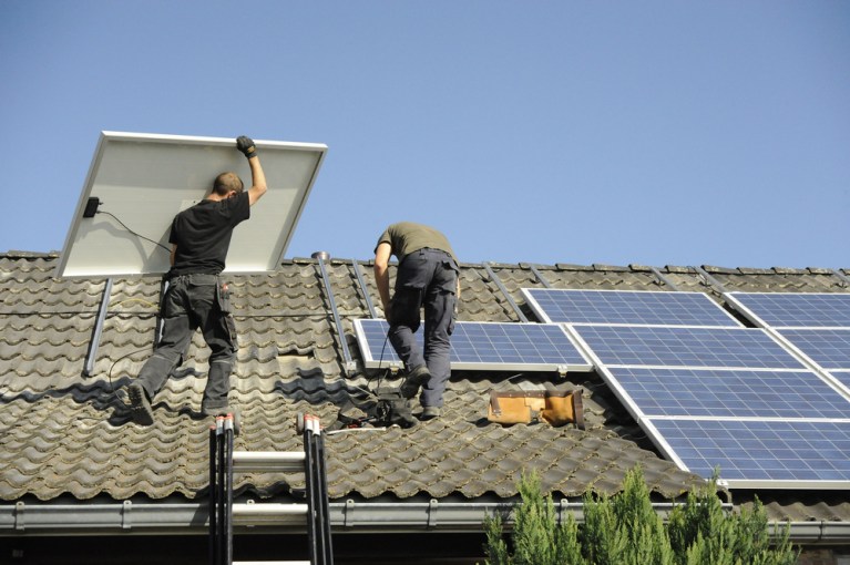 Here’s Exactly How Many Solar Panels to Buy to Power a House