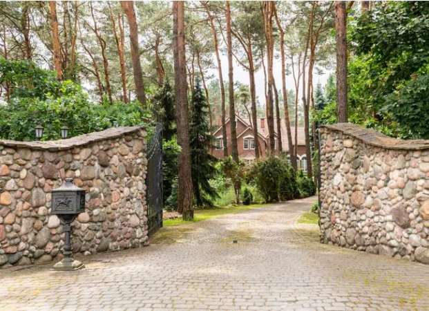 11 Eye-Catching Driveway Entrance Ideas - Bob Vila