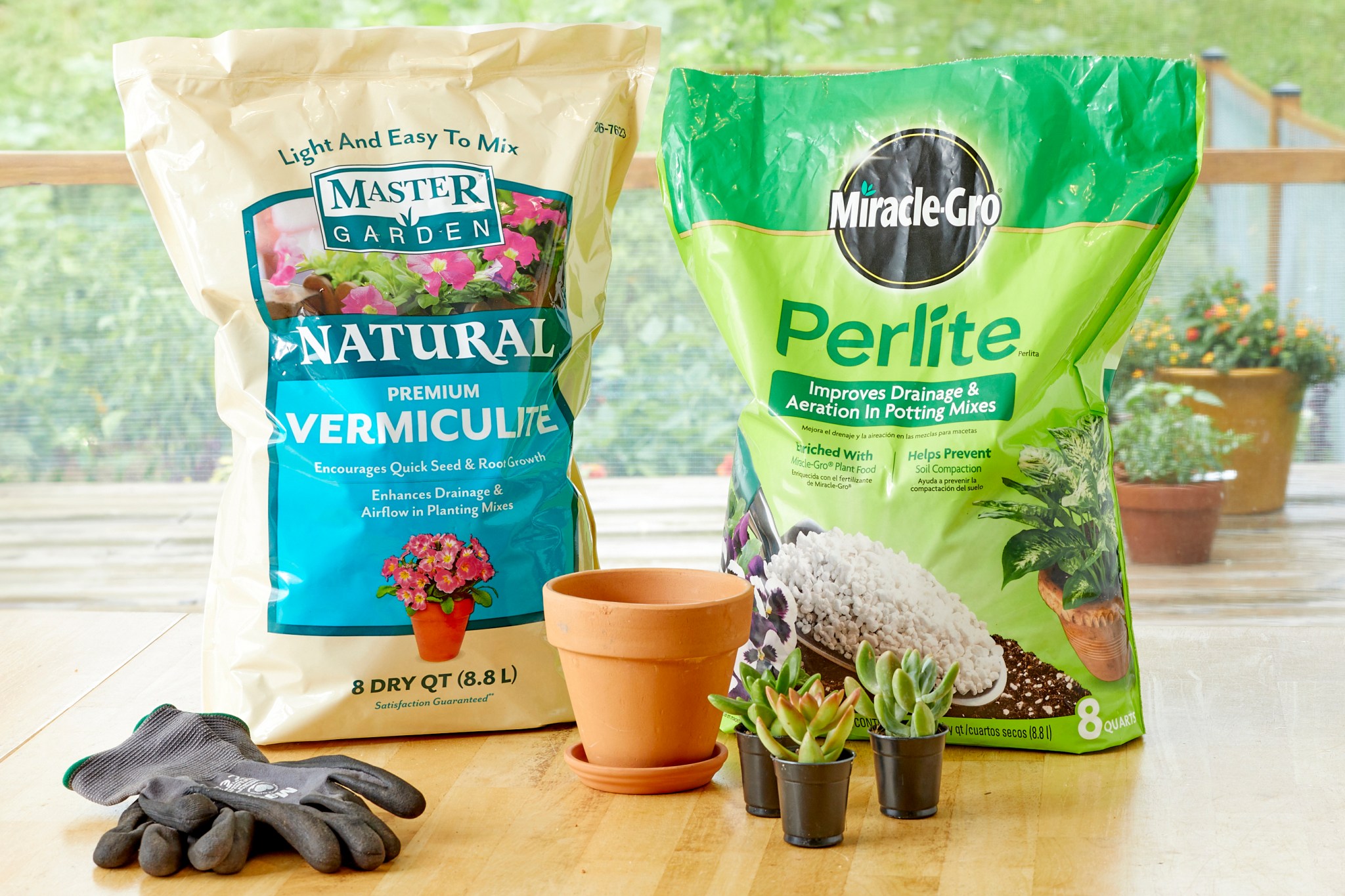Vermiculite vs Perlite: Which is Best for Your Potted Plants?