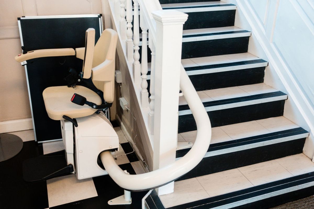 Stair Lift Cost: Here's What to Expect (Budgeting Guide) - Bob Vila