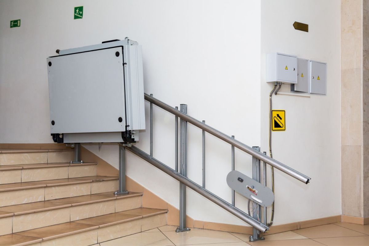 Stair Lift Cost: Here's What to Expect (Budgeting Guide) - Bob Vila