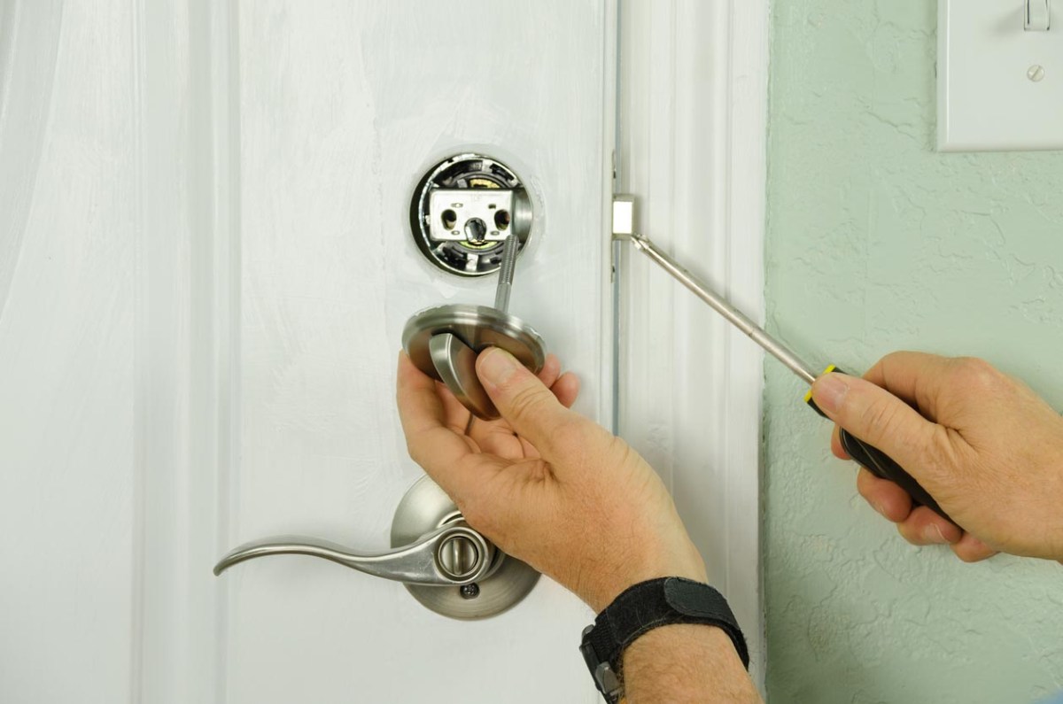 7 Practical Ways to Enhance Apartment Door Security When Renting