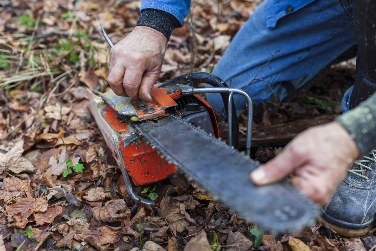 How to Tighten a Chainsaw Chain - Bob Vila