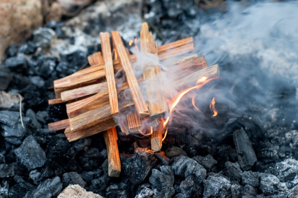 How to Start a Fire in a Fire Pit