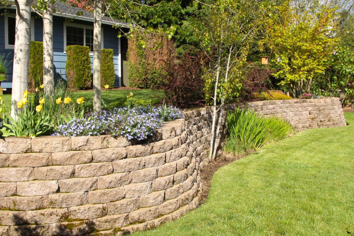 Building a Retaining Wall: Costs and Key Considerations