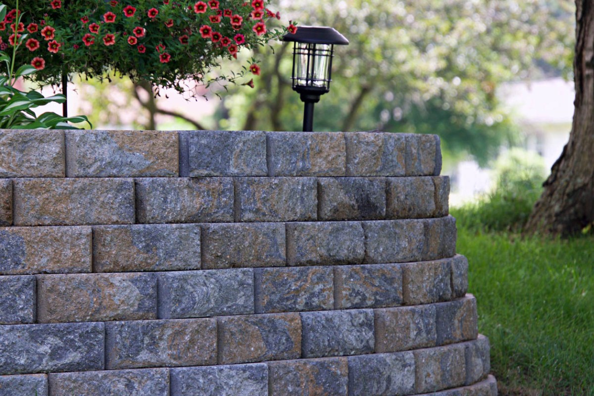 Building a Retaining Wall: Costs and Key Considerations