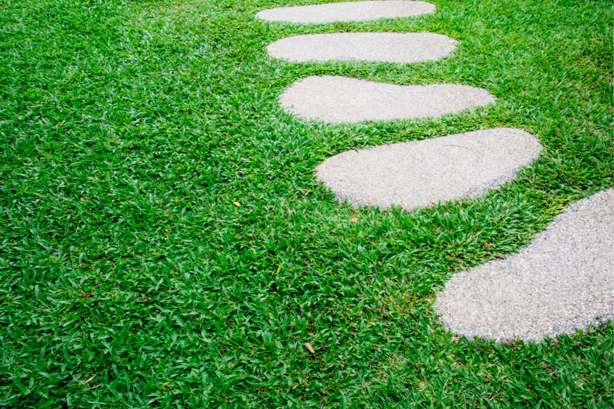 14 Side Yard Ideas That'll Help You Make the Most of Your Whole Property