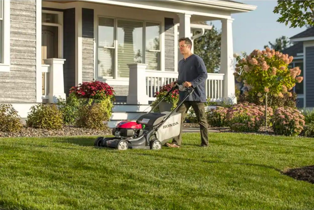 The Best Honda Lawn Mowers - Picks from Bob Vila