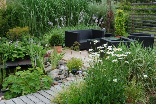 13 Floating Deck Ideas Perfect for Big or Small Backyards - Bob Vila