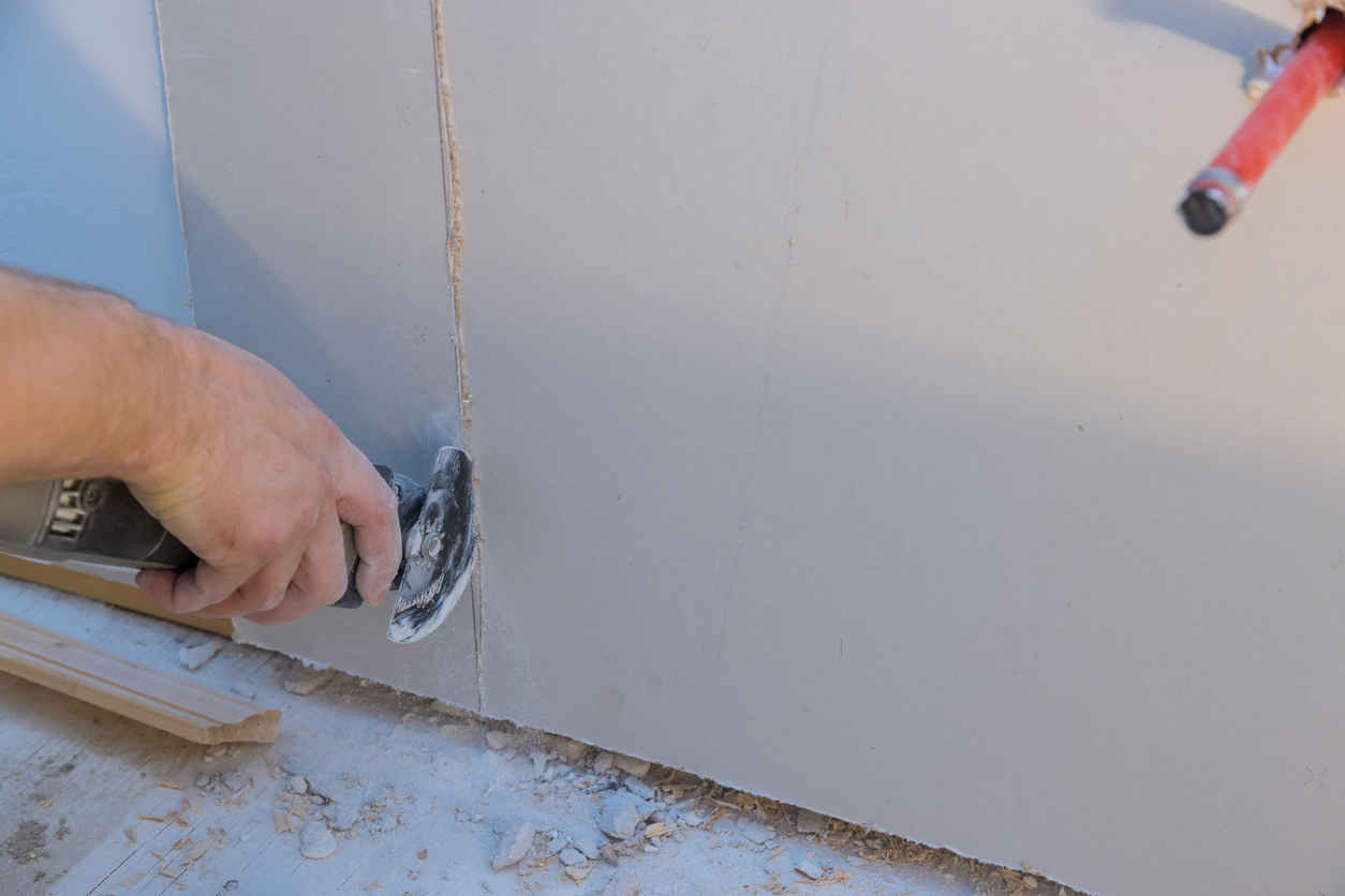 The Best Tools to Cut Drywall - Picks from Bob Vila