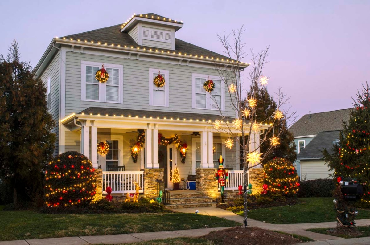 How Much Does Christmas Light Installation Cost? - Bob Vila