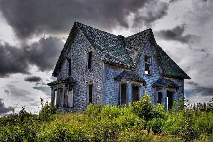 5 Home Styles That Look Like Haunted Houses