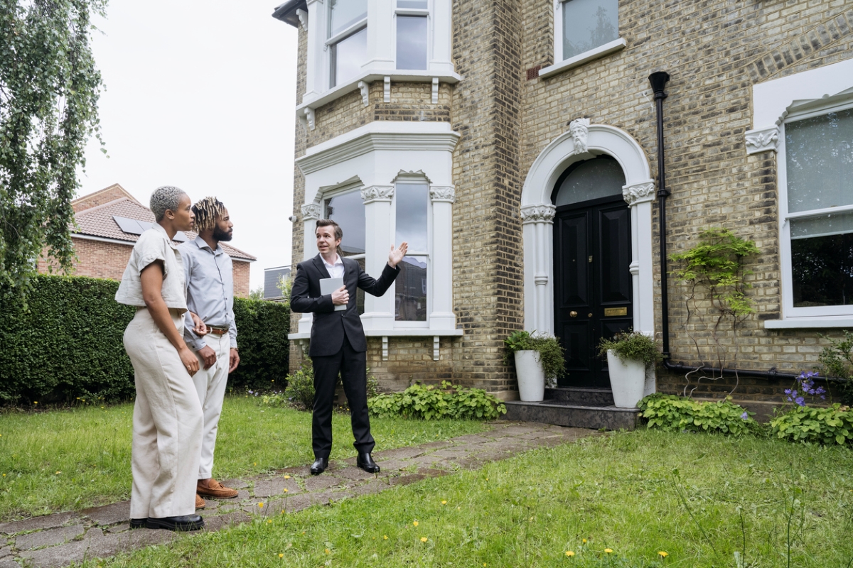 The Truths About Buying and Living in an Old House - Bob Vila