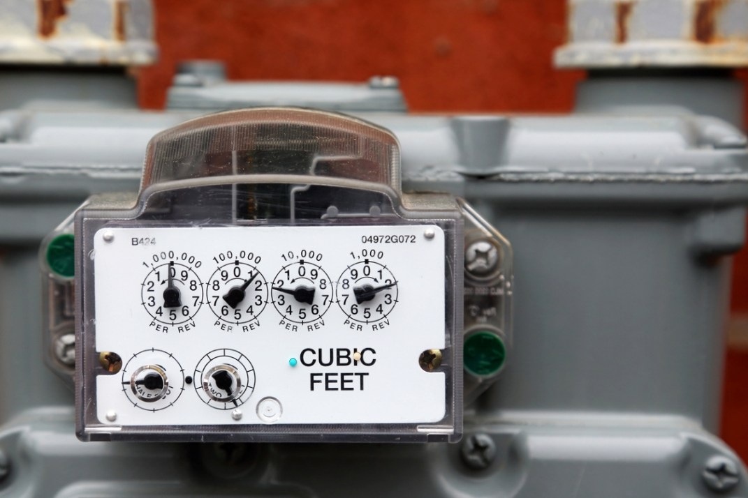 How to Read an Electric Meter to Monitor Your Home's Usage - Bob Vila