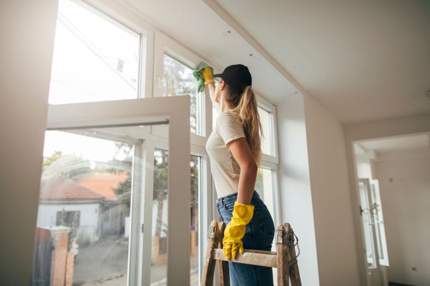 Move-Out Cleaning Cost Guide: See What Pros Typically Charge