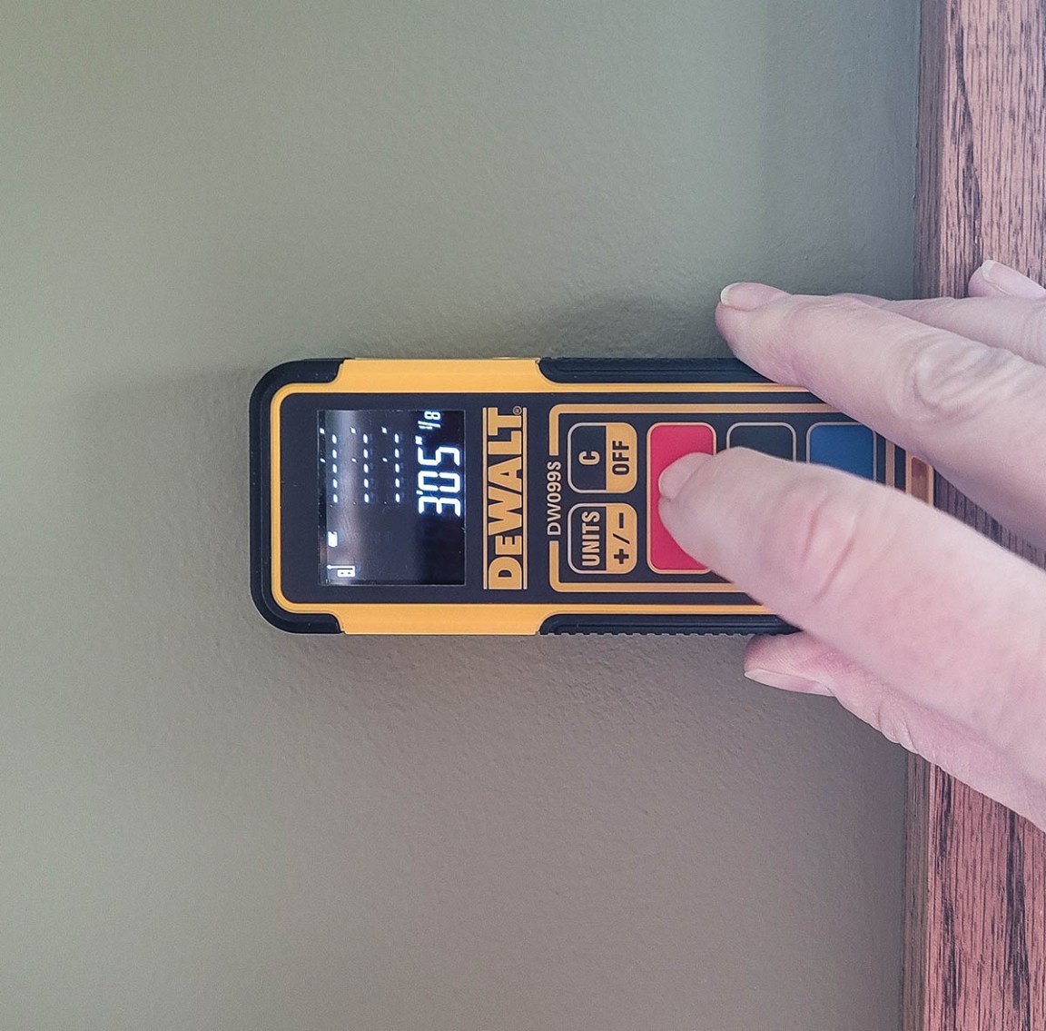 DeWalt Digital Tape Measure: Is it Worth It? - Tested by Bob Vila