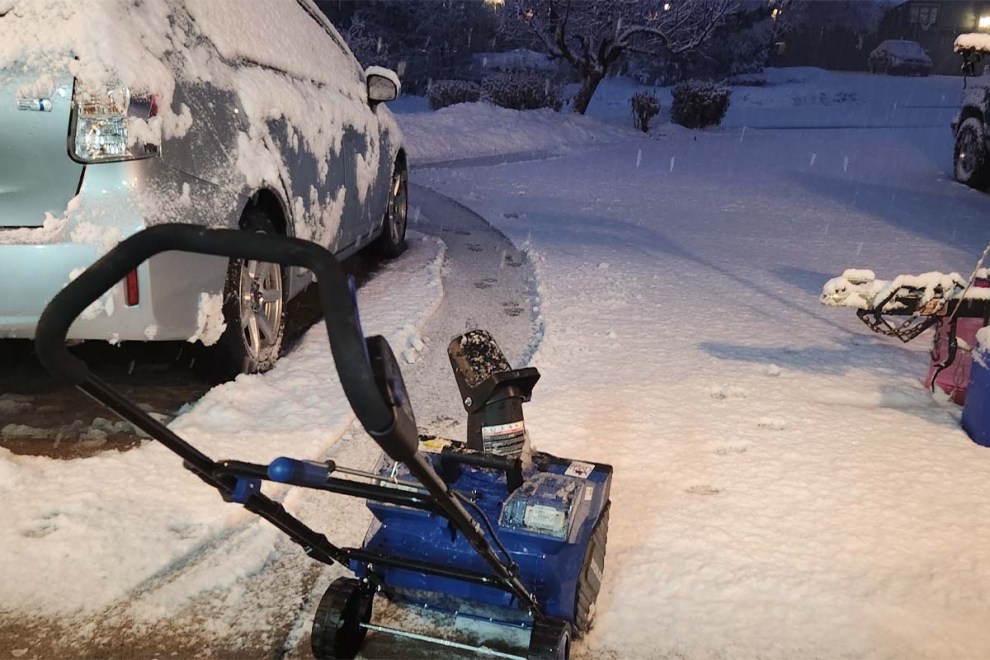 Snow Joe 48V Snow Blower Review - Tested by Bob Vila