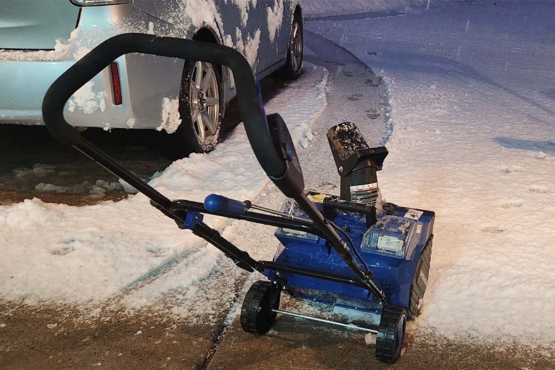 Snow Joe 48V Snow Blower Review - Tested by Bob Vila