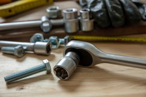 How to Use a Torque Wrench - Bob Vila