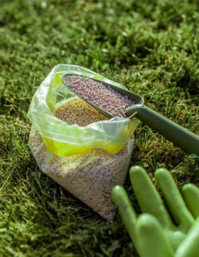 A Complete Guide to Choosing and Using Fertilizer for New Grass - Bob Vila