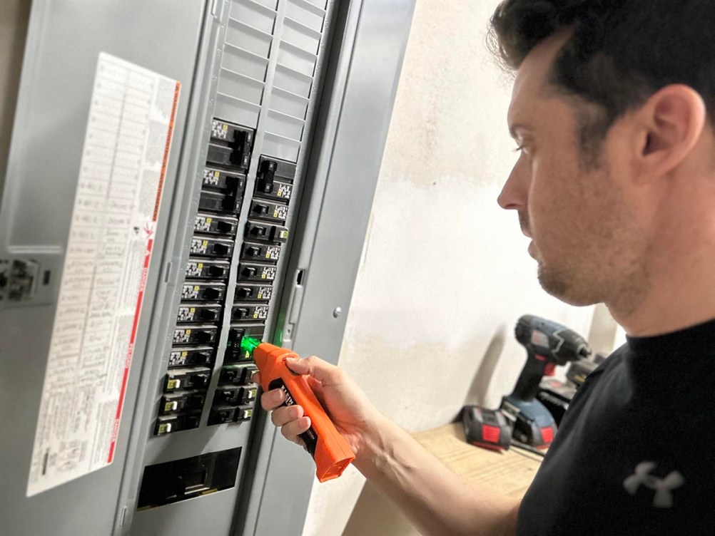 Klein ET310 Circuit Breaker Finder Review: Does it Work? - Tested by ...