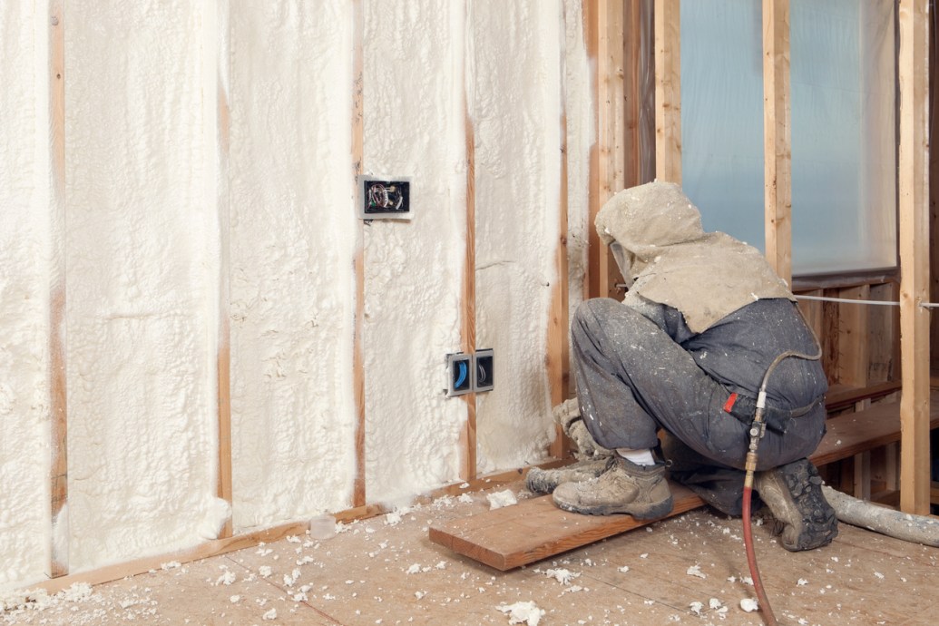 What’s the Difference? Spray Foam Insulation Cost vs. Fiberglass ...