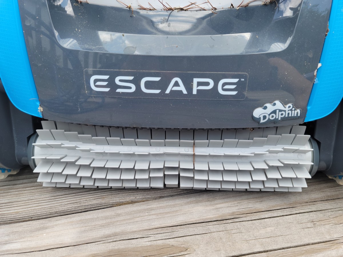 Dolphin Escape Robotic Pool Cleaner Review: Is it Worth It? Tested by ...