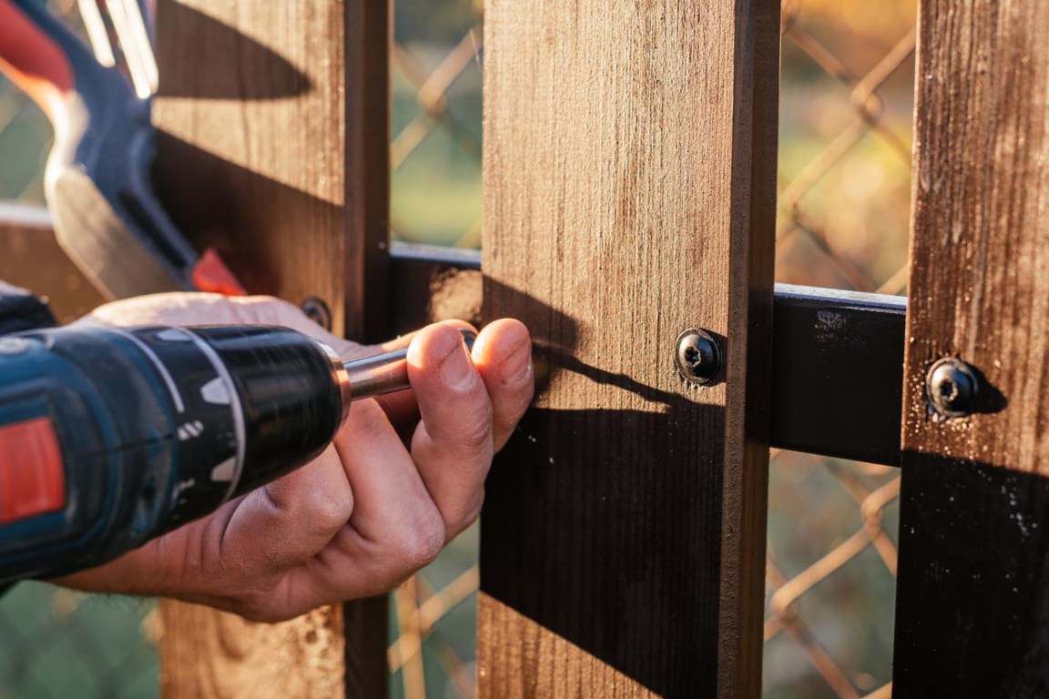 How Much Does Fence Repair Cost? - Bob Vila