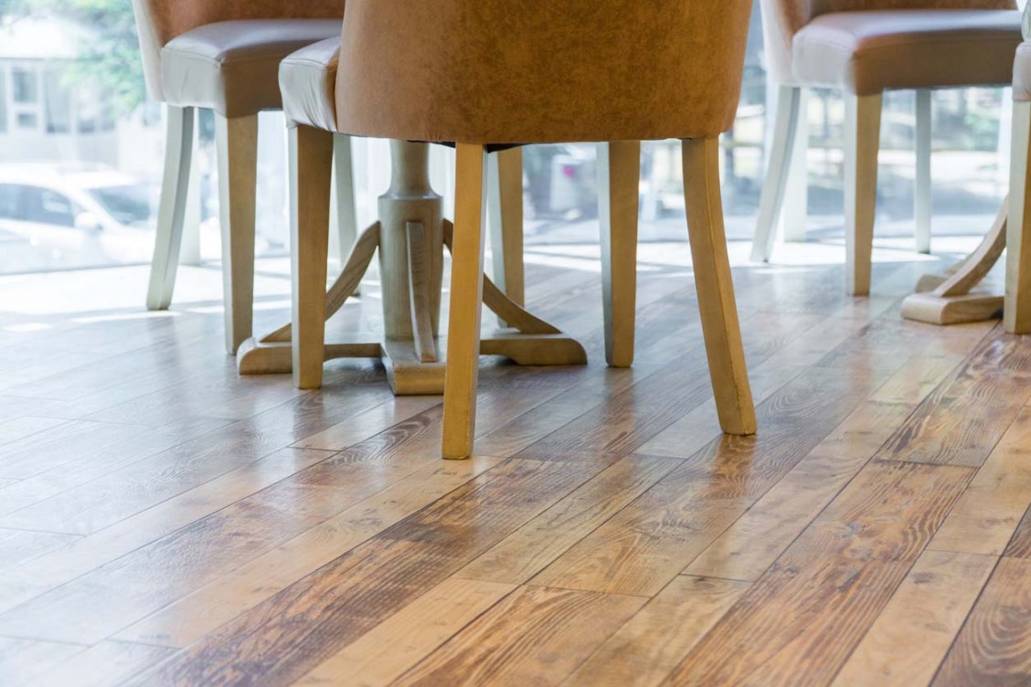Laminate vs. Vinyl Flooring Cost: 7 Factors to Consider When Choosing ...