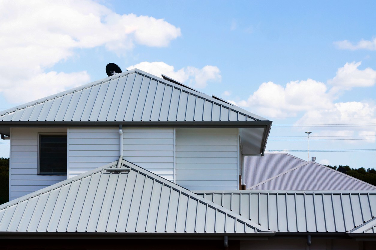 Can a Metal Roof Save Your Home From a Wildfire? - Bob Vila