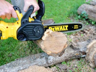 A DeWalt 20V Chainsaw Review, Tested - Bob Vila