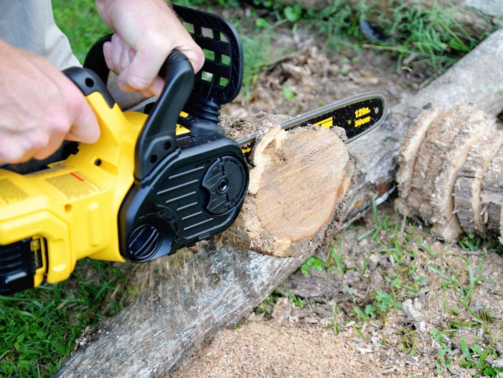 A DeWalt 20V Chainsaw Review, Tested - Bob Vila
