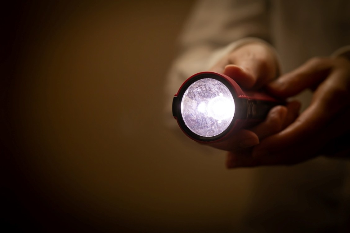 10 Ways to Illuminate Your Home's Interior When There's a Power Outage ...