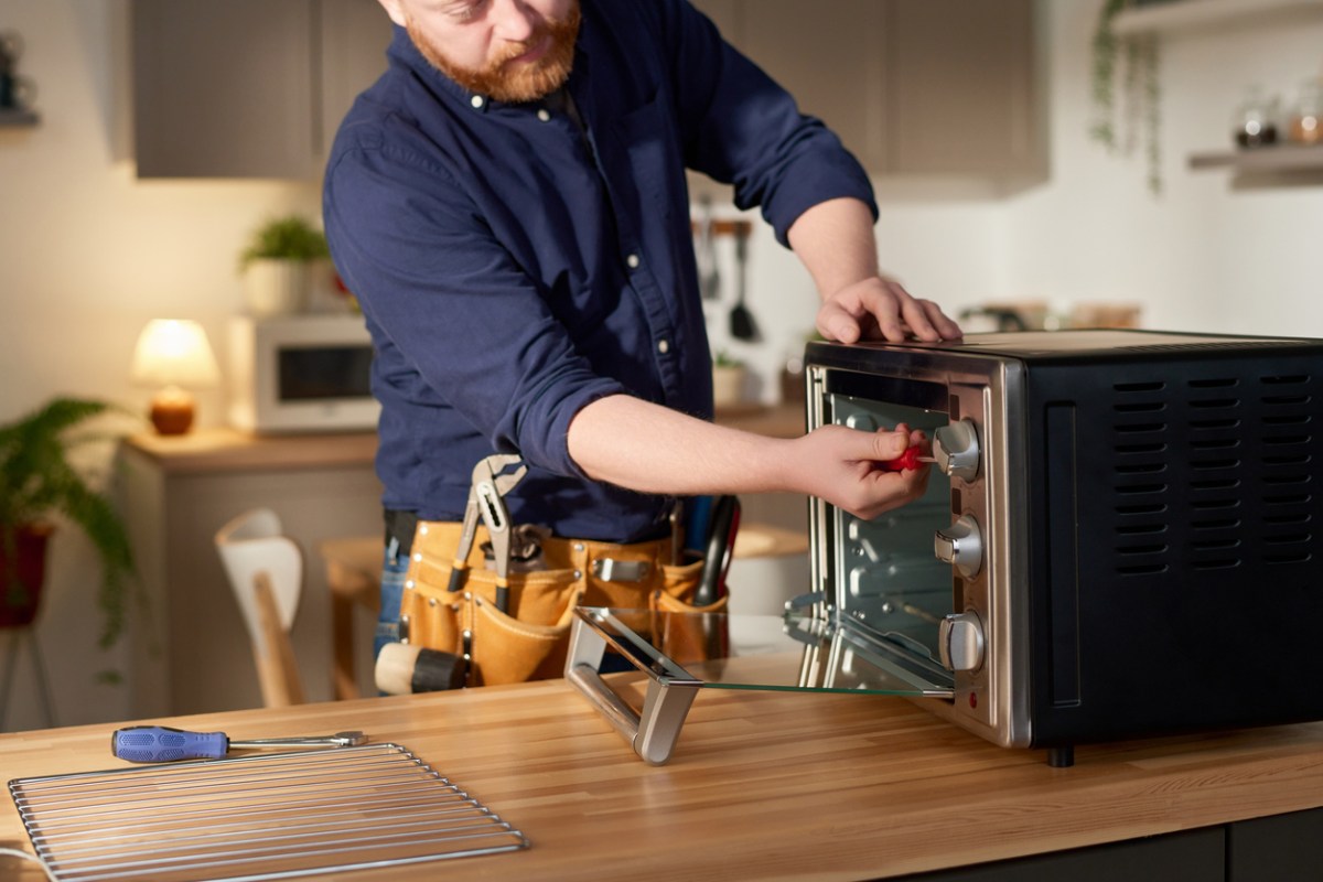 What Does a Handyman Do? 8 Types of Tasks That Can Be Tackled by a Handyman