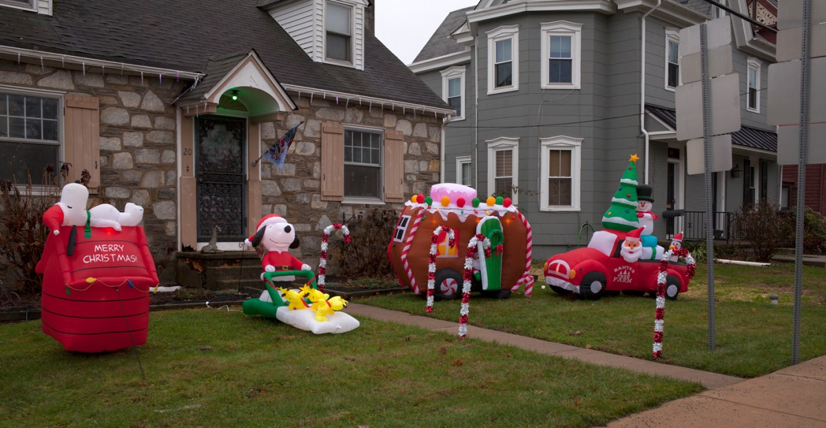 Don’t Buy Holiday Inflatables Without Knowing These 5 Things - Bob Vila