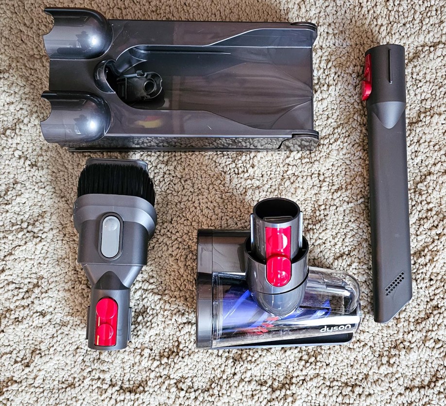 Dyson V15 Detect Tested Review: High Performance with Illumination