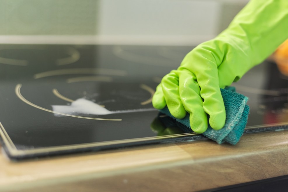 How to Clean an Induction Cooktop in 4 Easy Steps