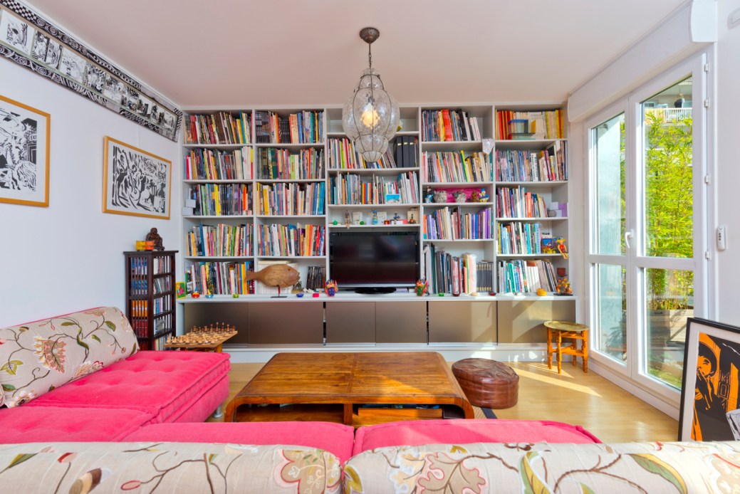 7 No-Judgement Tips to Turn Your Clutter into Cluttercore