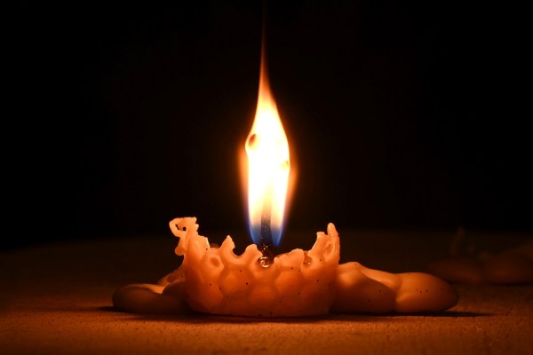 You’re Probably Burning Candles Wrong—Here’s How to Do it Safely