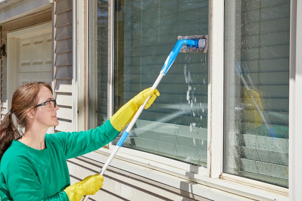 How to Clean Windows Properly, Inside and Out