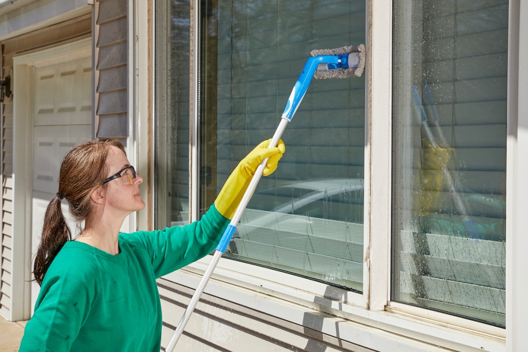 How to Clean Windows Properly, Inside and Out