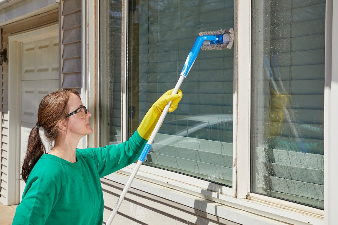 How to Clean Windows Properly, Inside and Out