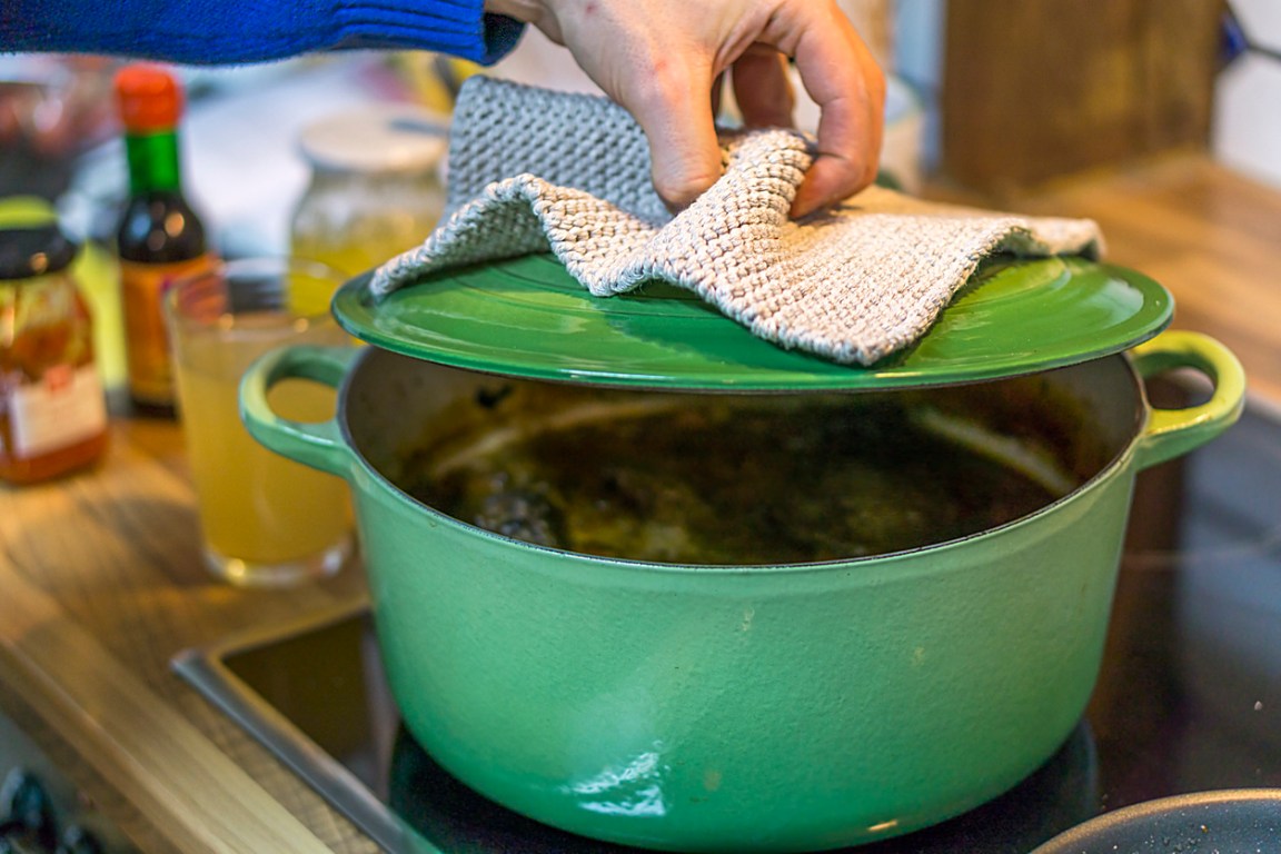 6 Simple Ways to Clean Discolored Enamel Cookware