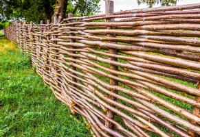 How to Build a Dead Hedge Fence on Your Property