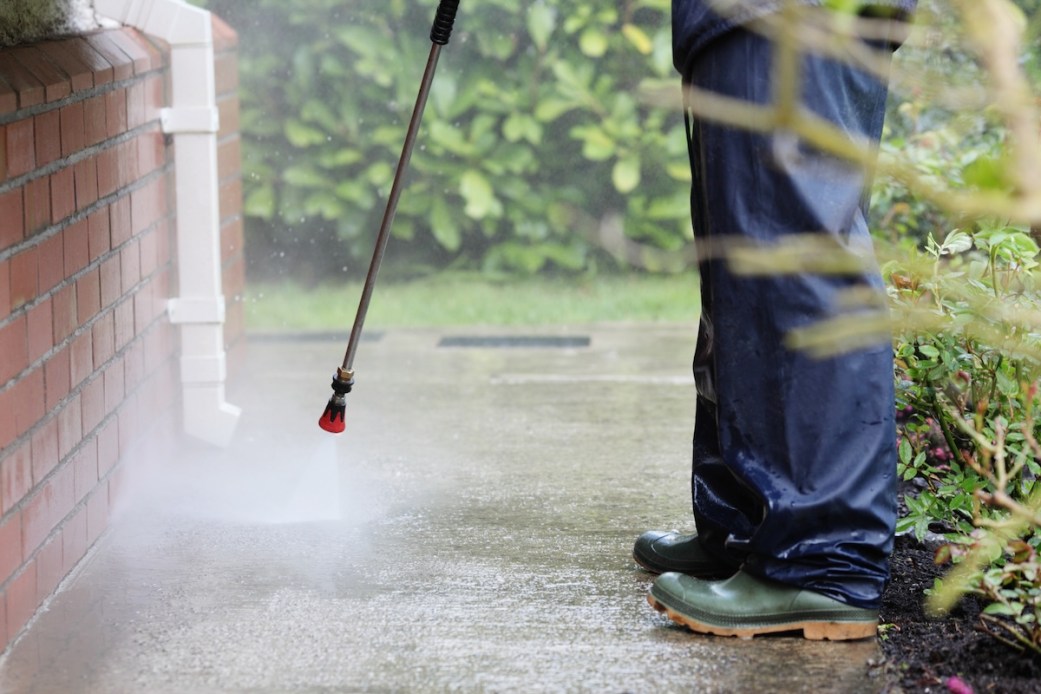 How to Clean Concrete Floors and Driveways the Right Way
