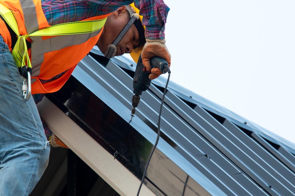 7 Roofing Scams That Cost Homeowners Thousands of Dollars