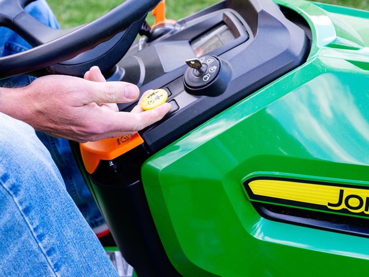 I Tested The John Deere X370 Its Ideal For Year Round Mowing 8926